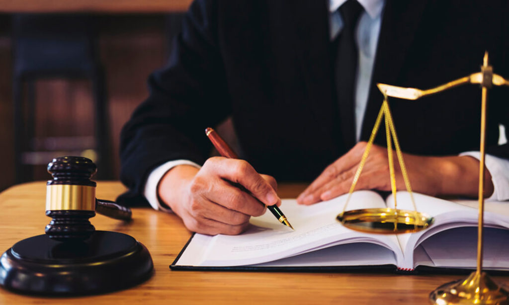 All You Need to Know before Developing a Lawyer Mobile App